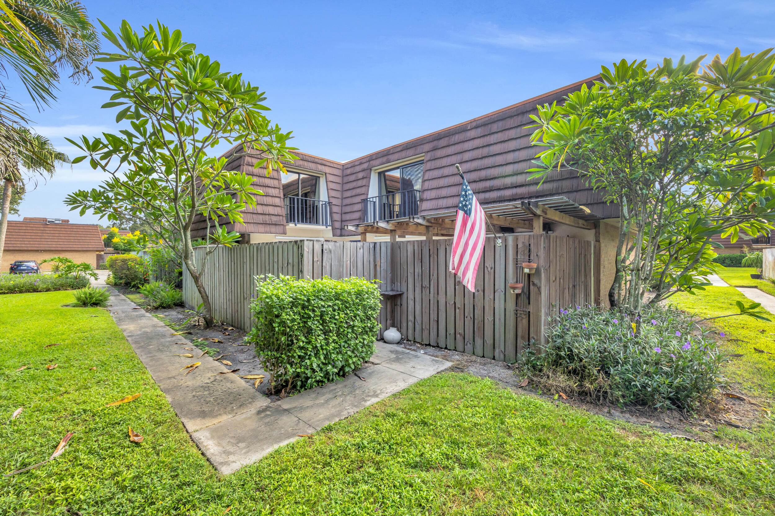 MLS# R11129767 | 1914 19th Ln, Palm Beach Gardens, FL 33418 Townhouse ...